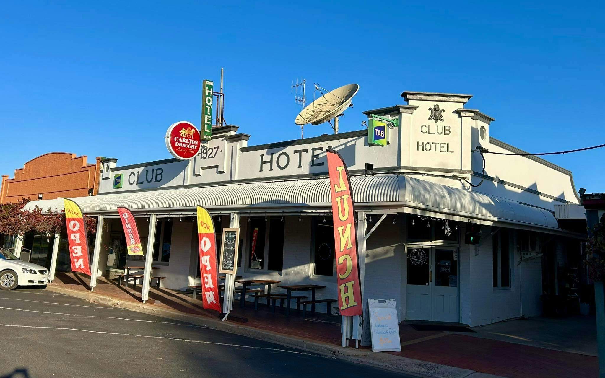 Henry's Club Hotel | Visit Grampians
